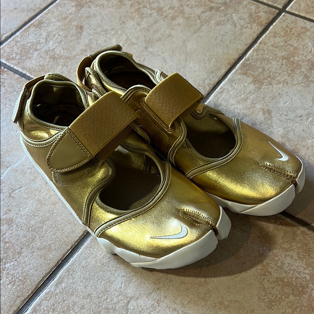 Rare -Like New Nike Air Rift Metallic Gold Tabis Trai… - Gem